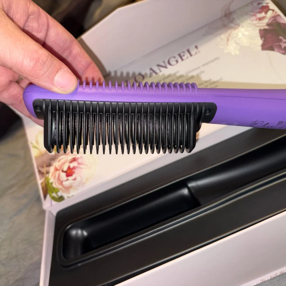 Le Chic | Hair | New In Box Le Chic Tres Chic Ionic Comb | Poshmark